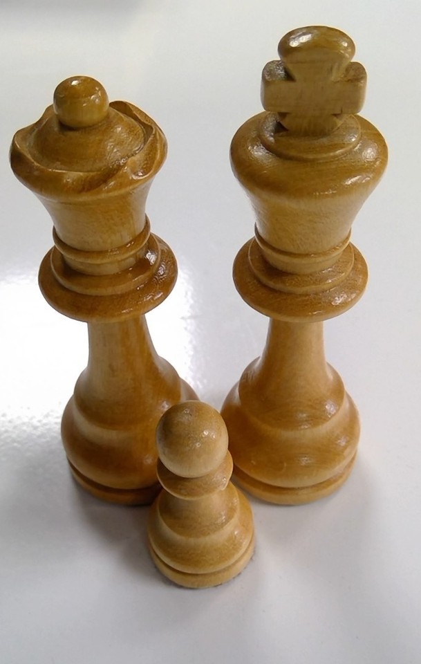Vintage Wooden chess pieces - Staunton ? - in bag and box CG E36 | eBay UK