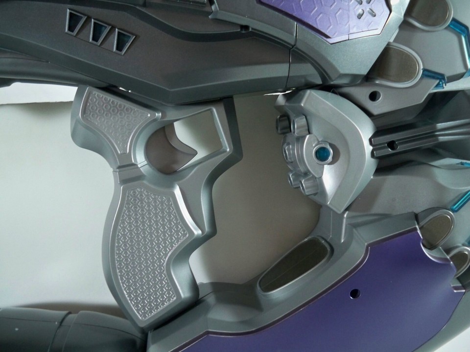 K24i00023 HALO NEEDLER WORKS NECA 1:1 FULL SIZE REPLICA 2015 LIMITED ...