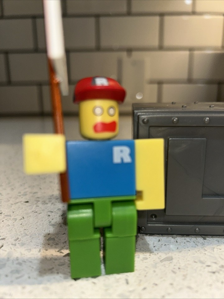 ROBL0X CLASSIC NOOB Series 1 - 3” Action Figure w Hat + Sign COMPLETE ...