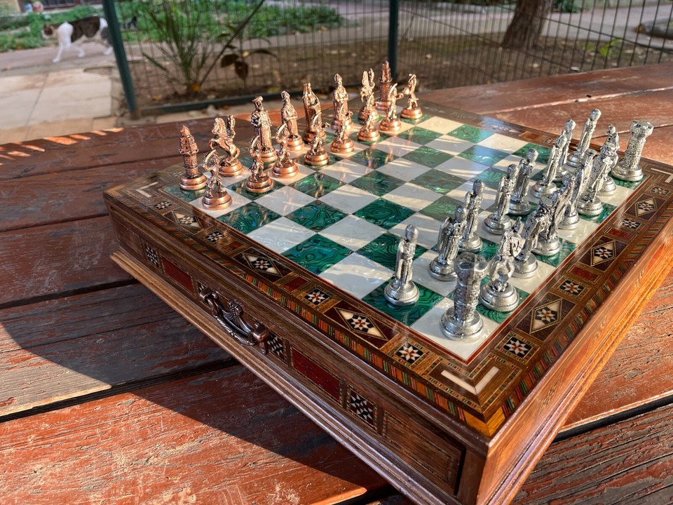 Vip Chessbox w Handmade Green Chessboard - Inlaid Chess Set - Pearl ...