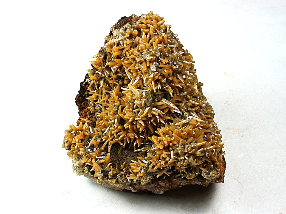 MINERALS : PYRAMIDAL WULFENITE CRYSTALS ON 2 SIDES FROM THE OJUELA MINE ...