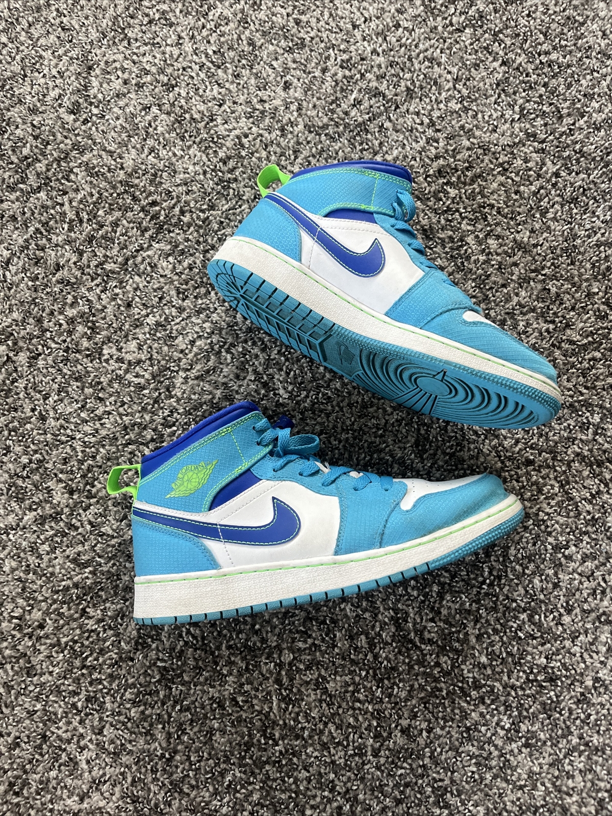Size 6 (GS) - Air Jordan 1 Mid SE GS Sprite Blue | eBay