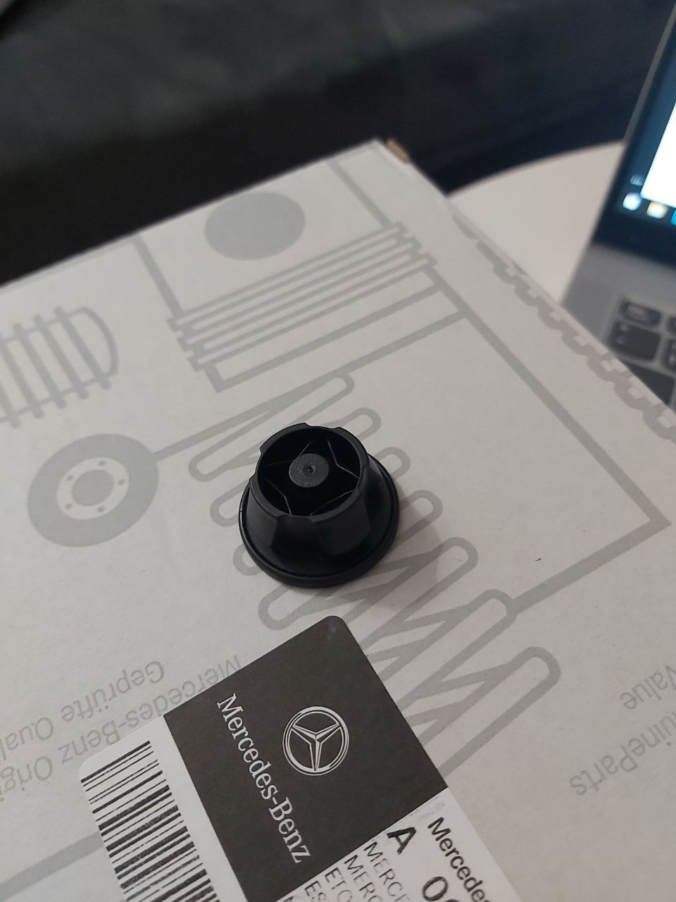 Genuine Mercedes-Benz Om642 Engine Cover Gommets Bung Absorbers ...