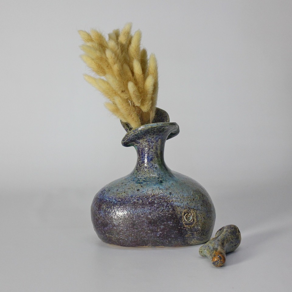 Art Statue Vase. Creative Sculpture Vase. Female figure vase. Female ...