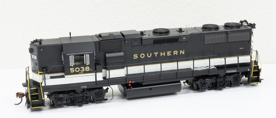Athearn: Southern Rwy #5038L HO scale GP38-2 Analog DC (DCC ready)- New ...