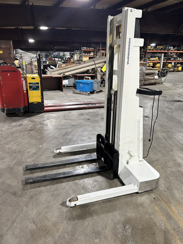 Crown 15BT Electric Pallet Jack Tugger Lift 1400 Lb. Capacity 12V 1980 ...
