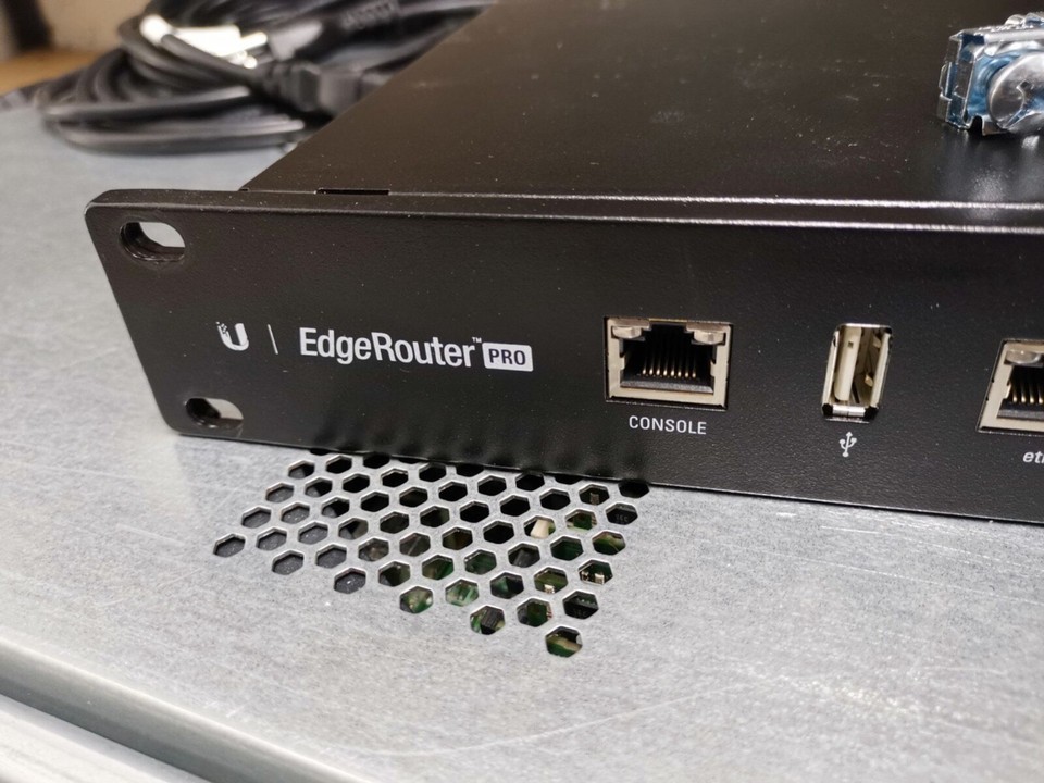 Ubiquity EdgeRouter ERPro-8 - 8-port Router with 2 Combination SFP/RJ45 ...