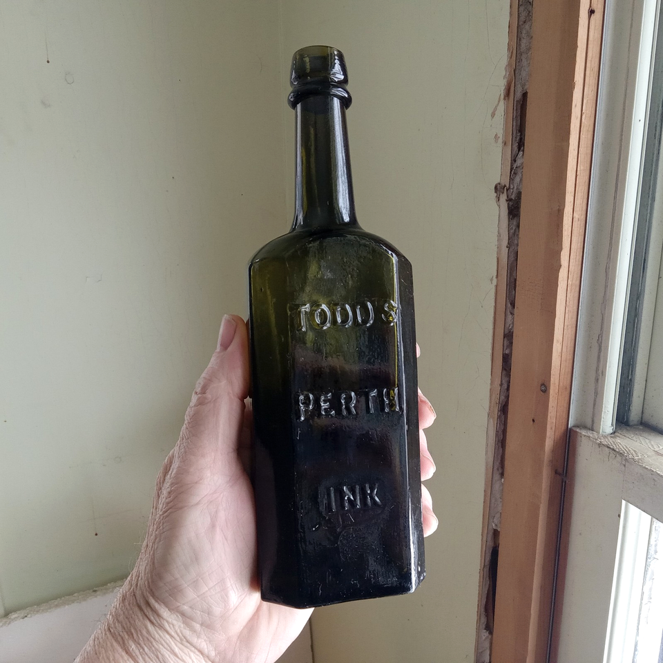TODD'S PERTH INK RARE 1870s BLACKGLASS OLIVE GREEN SCOTTISH INK BOTTLE ...