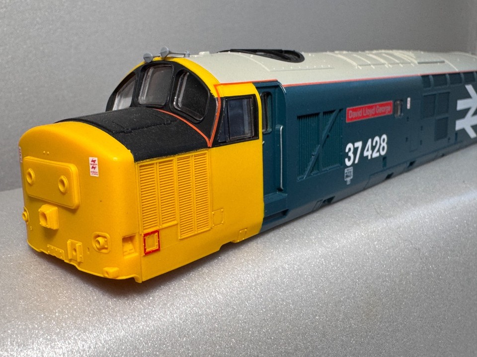 CLASS 37 LARGE LOGO LOCO BODY 37428 VI TRAINS (LIMITED EDITION) OO ...