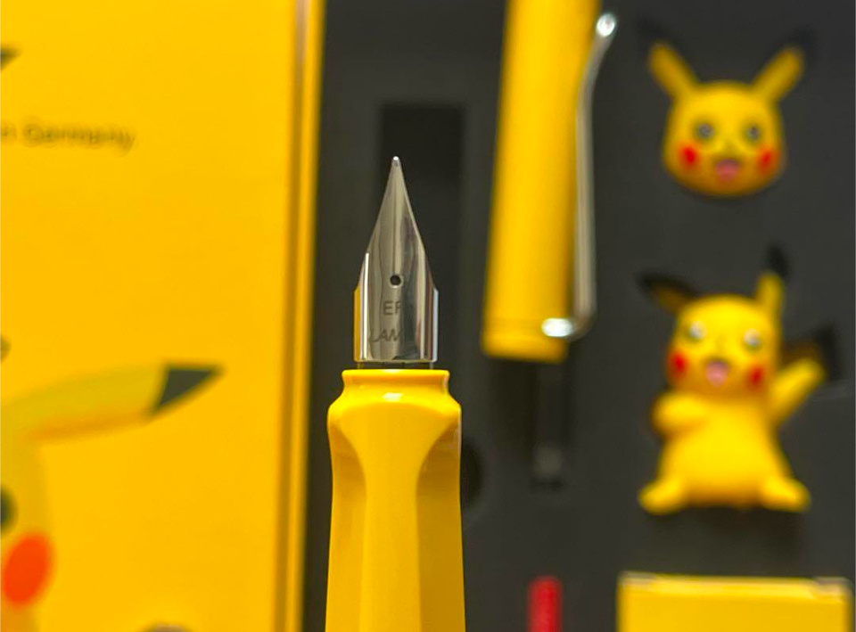 LAMY x Pikachu Fountain Pen Safari Special Set Pokemon Limited Edition ...