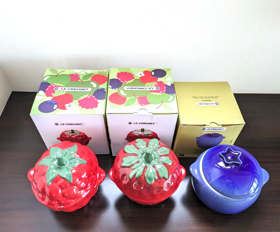 LE CREUSET FRUIT BERRIES STRAWBERRY BLUEBERRY & RASPBERRY Cocotte Stone ...