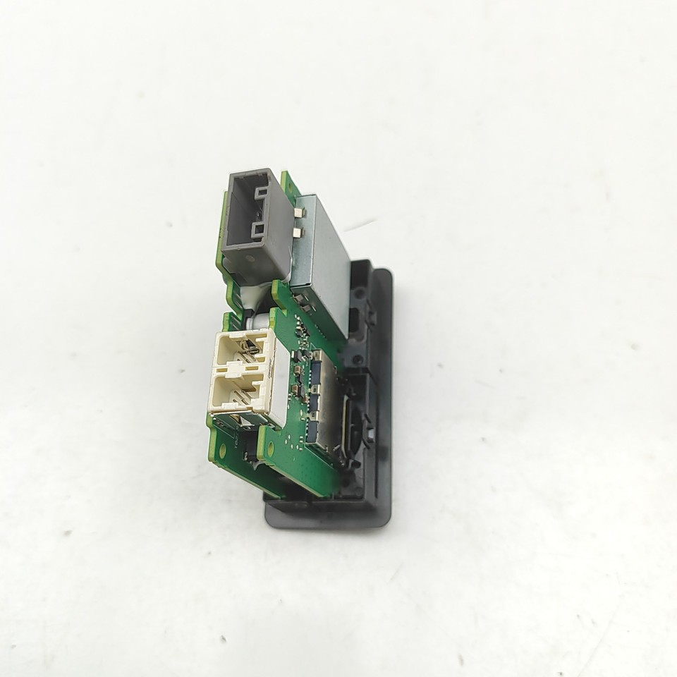 MAZDA CX-5 MK2 KF Port USB KBB4-66-9U0C 2.0 Essence 121kW 2025 32793472 ...