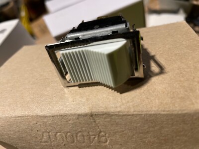 McGill Rocker Switch 0821-1316 SPDT (On) Off On Snap-in Bezel Main-Off ...