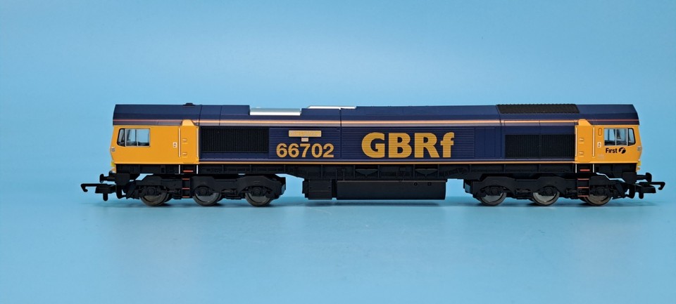 Hornby R2652 - GB Co-Co Diesel Electric Class 66 Loco '66702' GBRF ...