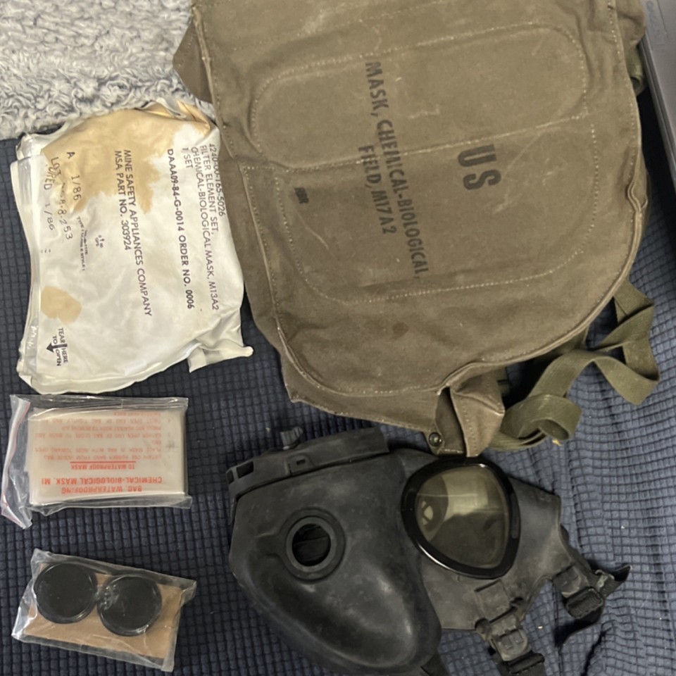 US M17A2 Chemical-Biological Military Gas Mask with Bag & Accessories ...