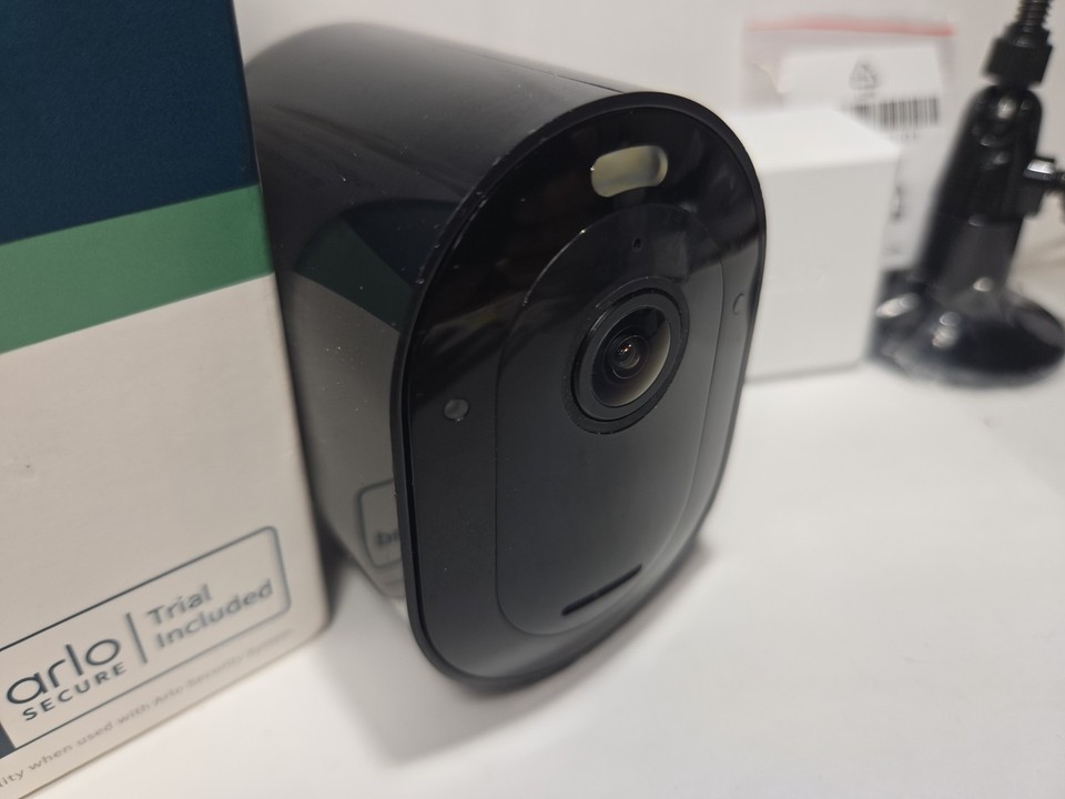 Arlo Pro 5S 2K Indoor/Outdoor Wire Free Spotlight Security Camera ...