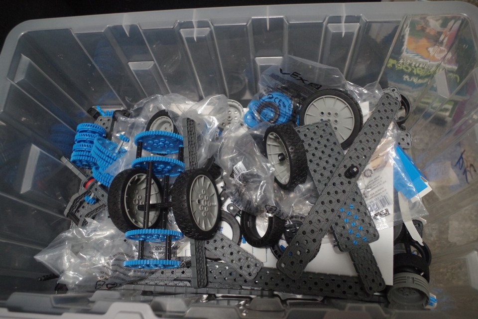 Vex Robotics IQ Construction Kit PLTW 228-3303 (1st Generation), Used ...