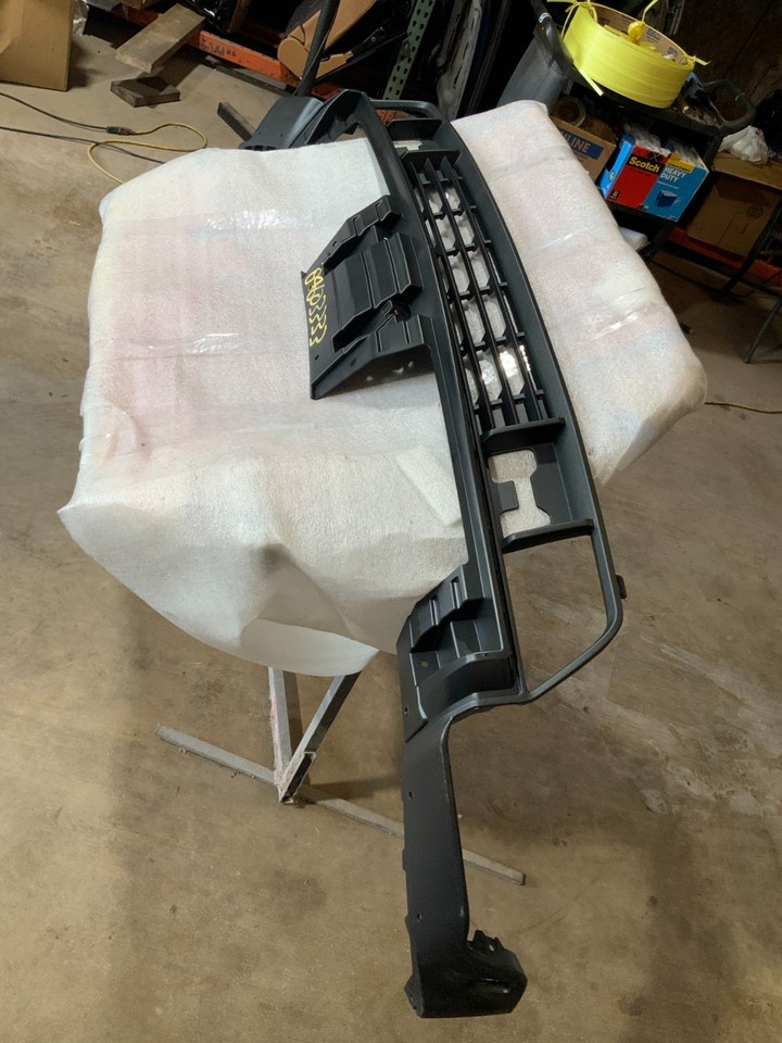 CHEVROLET SILVERADO 2500 & 3500 FRONT LOWER BUMPER COVER GM 84603333 | eBay