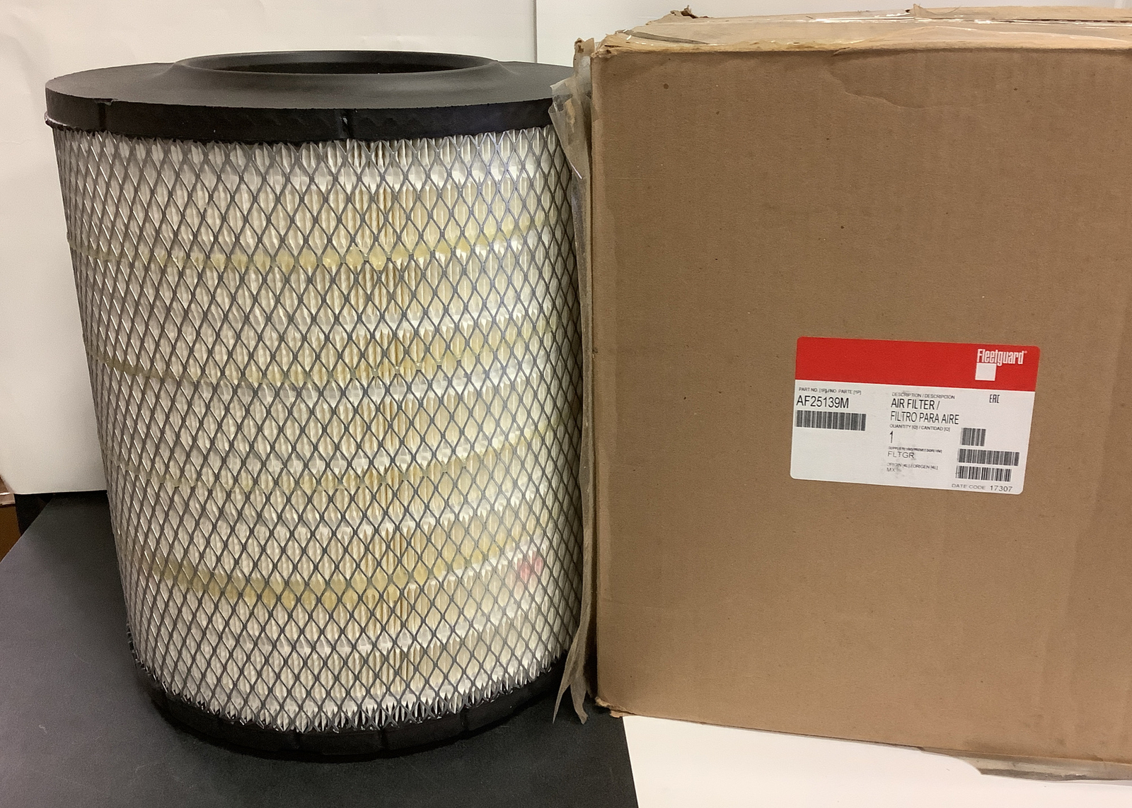 FLEETGUARD AF25139 - Air filter cross reference