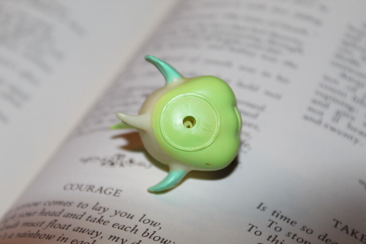 Littlest Pet Shop LPS #519 Clownfish Yellow Green Stripe Fish Purple ...