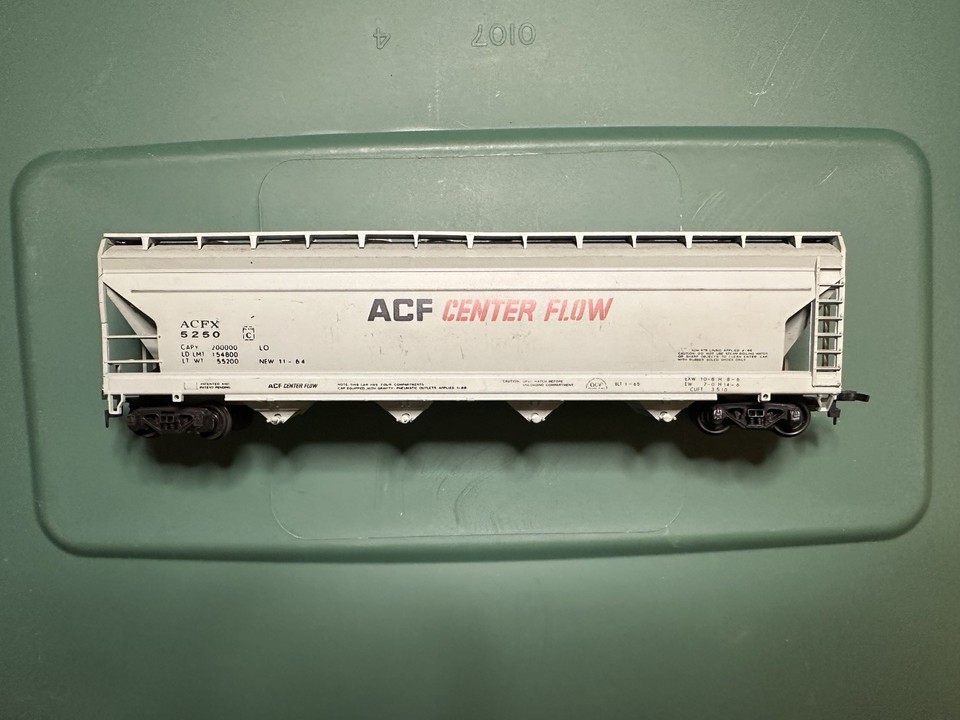 Vintage AHM HO ACF Center Flow Covered Hopper 5250 Box Car Model Train ...