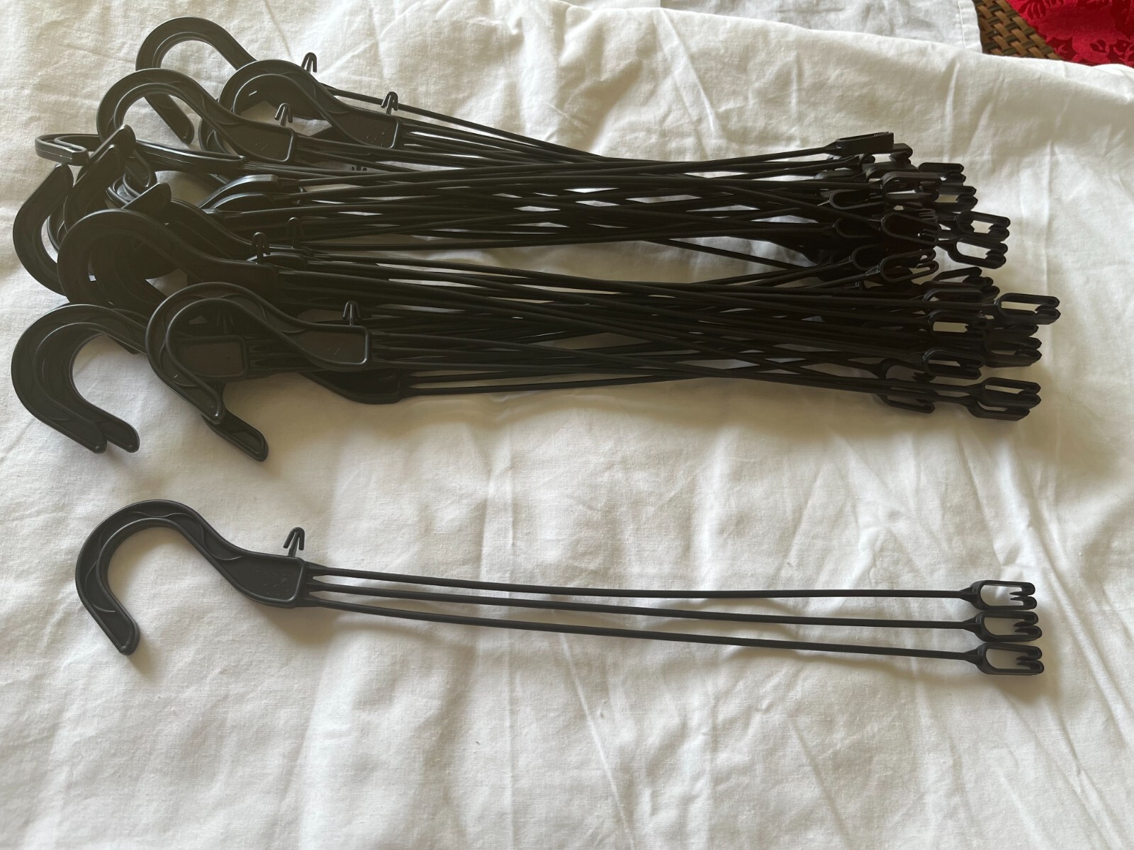 Plastic Pot Hanger or Hanging Basket Hanger - 20 pcs Black 3 Prong ...