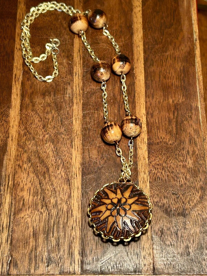 Vintage Wooden Beaded Pendant Necklace Reversible Carved Wood Retro ...