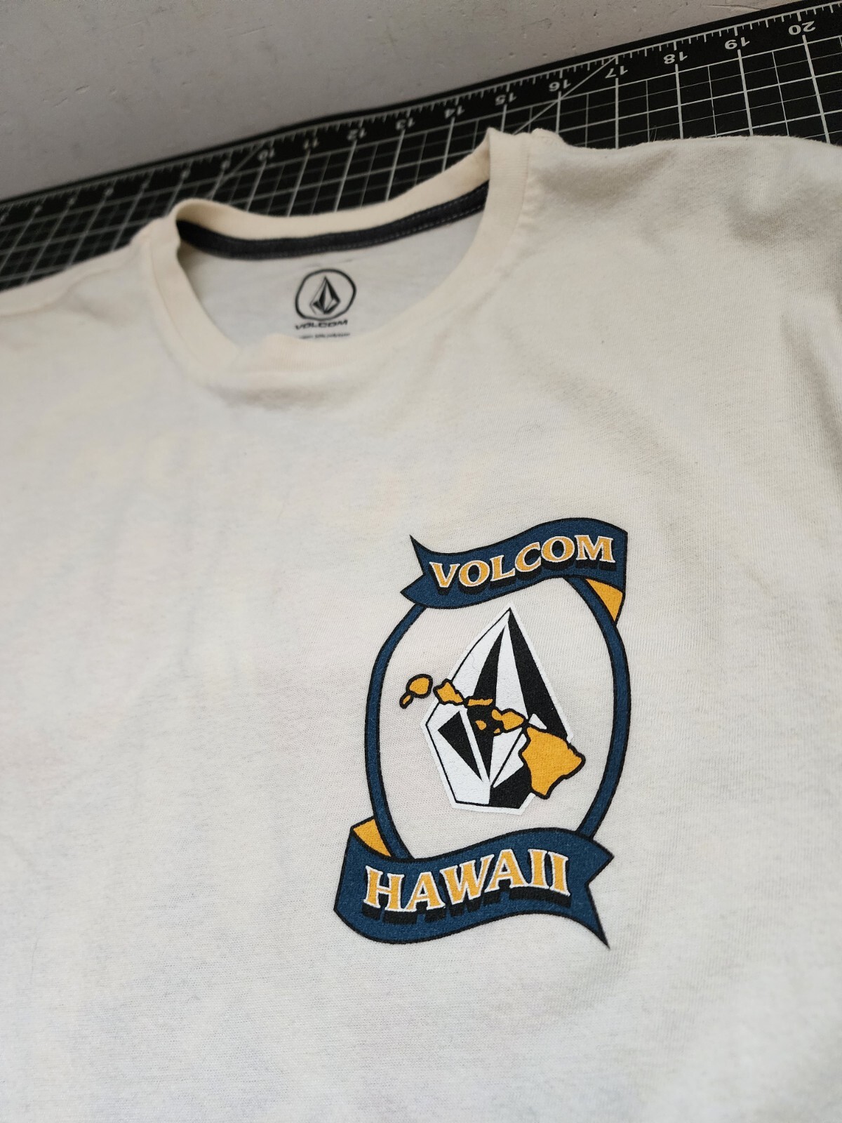 Volcom Hawaii T Shirt Mens Size Medium White Short Sleeve Modern Fit ...