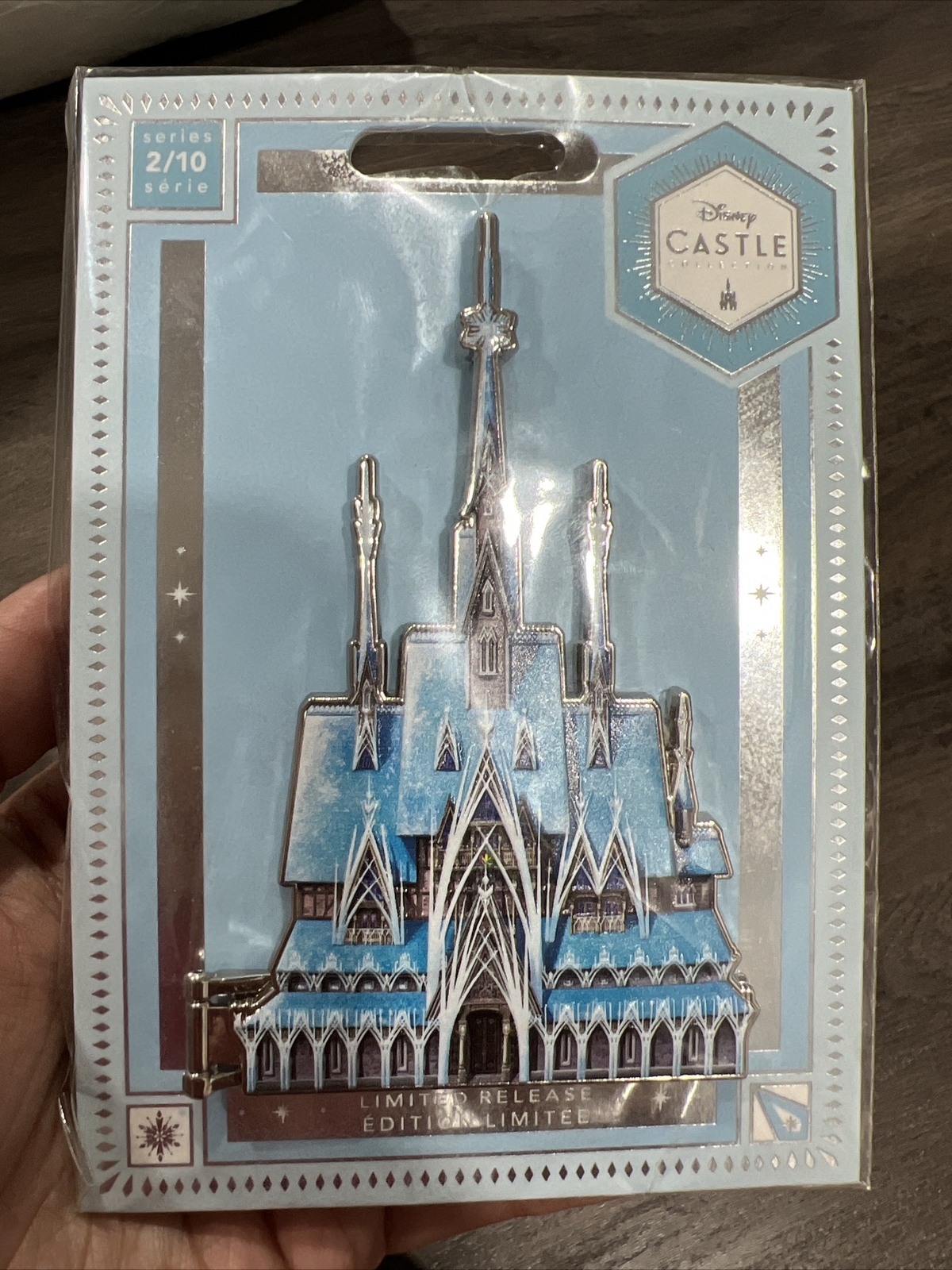 NWT Disney Castle Collection Frozen Elsa Anna Castle Pin 2/10 Limited ...