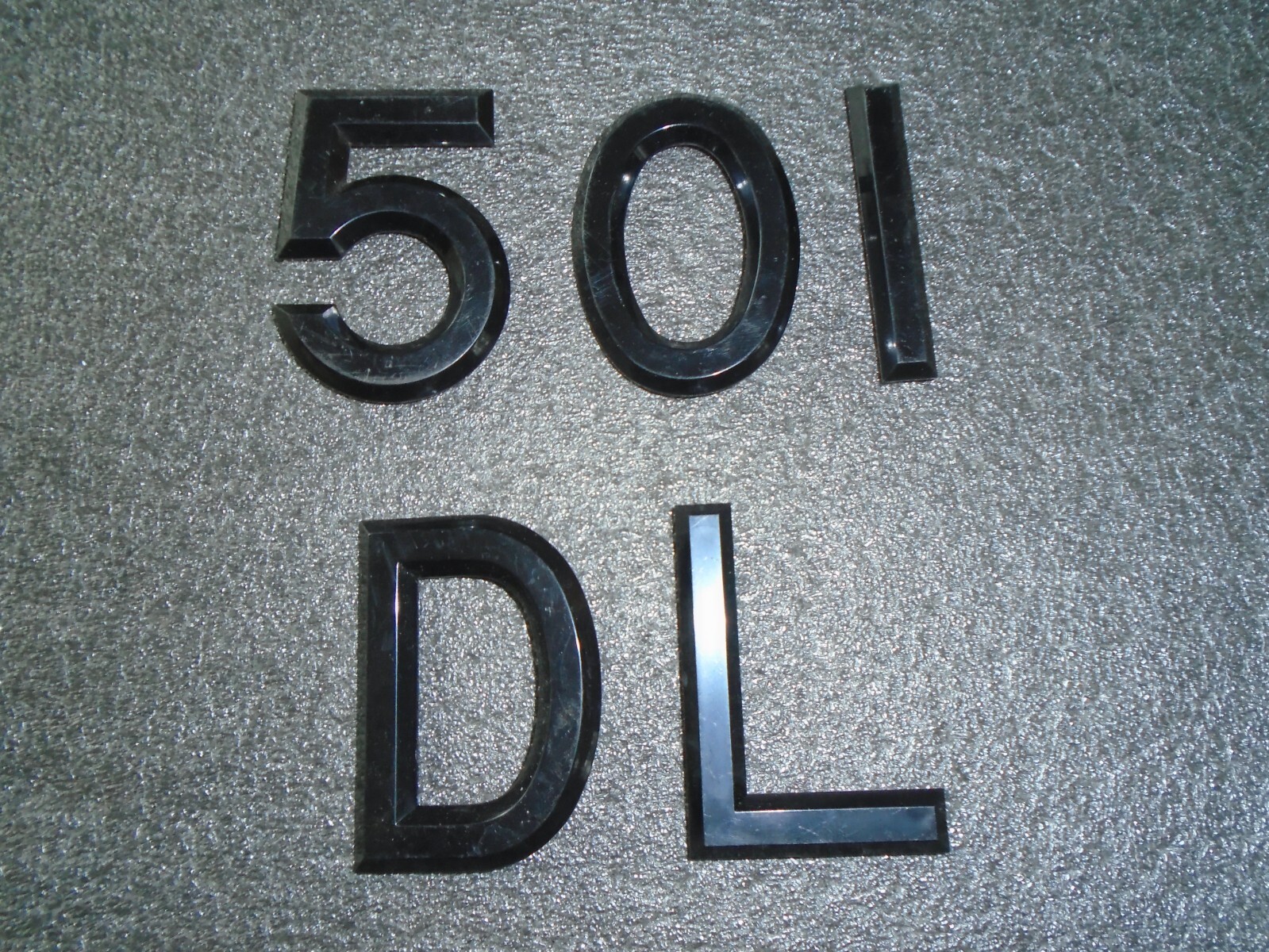 BLACK PLASTIC NUMBER PLATE DIGITS / LETTERS 3 1/8" C/W FIXING CLIPS ...