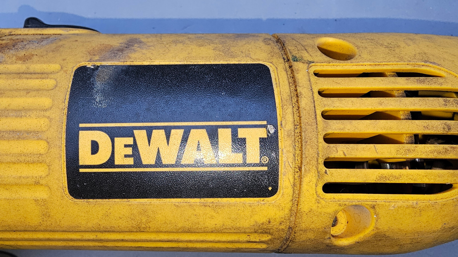 24DD36 DEWALT DW400 ANGLE GRINDER, WORKS FINE, NEEDS CORD REDONE, 4-1/2 ...