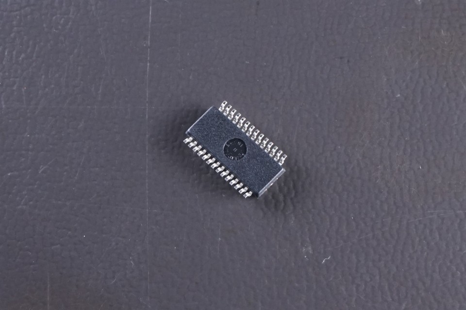 83115BRILF IDT Clock Fanout Buffer 200MHz 1:16 I/O 28 Pin SSOP SMT NOS ...