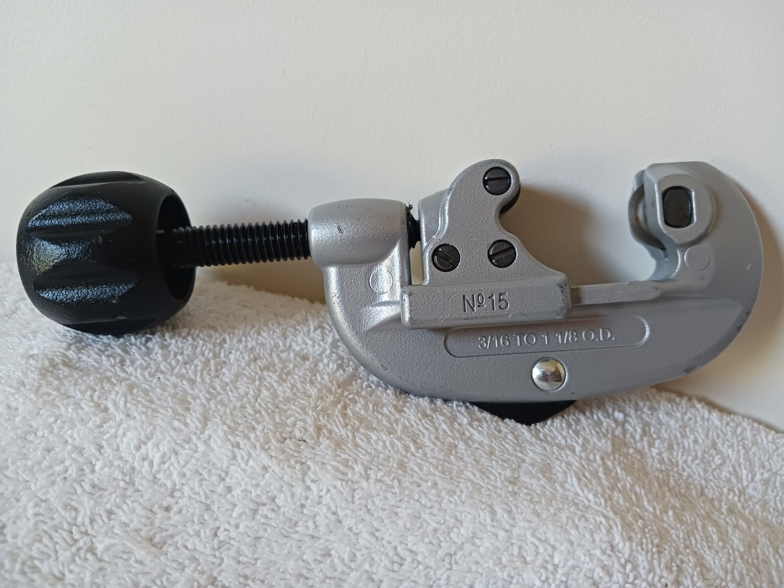 RIDGID 32925 Tubing & Conduit Cutter #15 Cutts 3/16" to 1 1/8" With ...