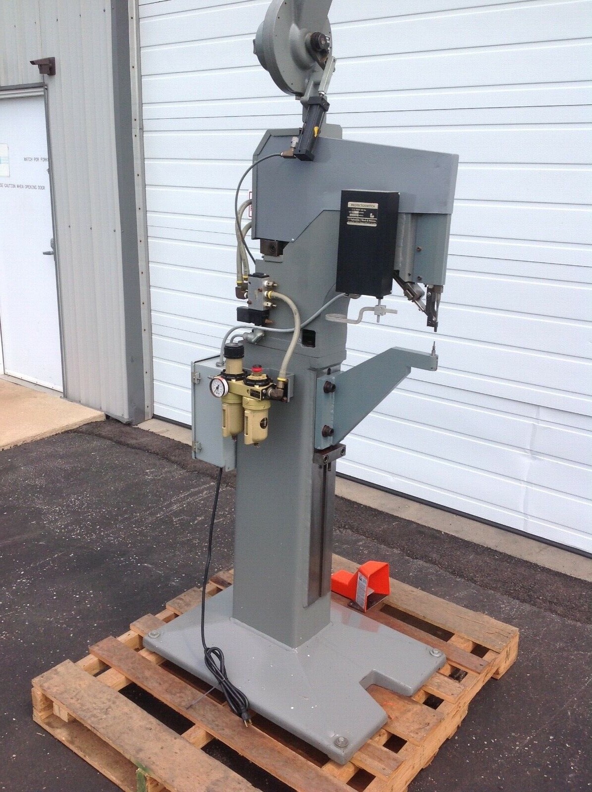 National Rivet Model 1500F Pneumatic Single Rivet Machine | Heavy-Duty ...