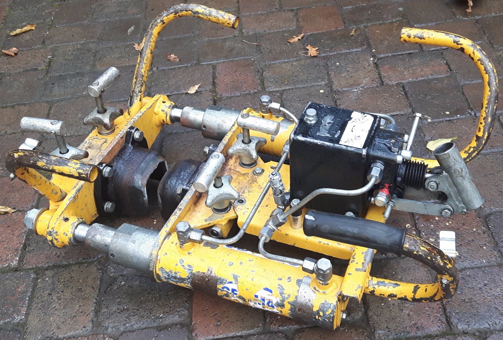 Geismar ESN3H Hydraulic rail track weld welding shears cutter grind ...