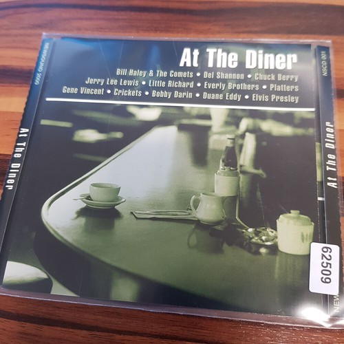 VARIOUS: At The Diner > VG+/VG+(CD) | eBay.de