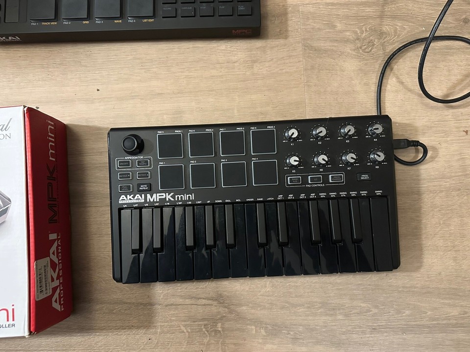 Akai MPC Studio - W/ Cable- Akai Professional & Akai MPK Mini Keyboard ...