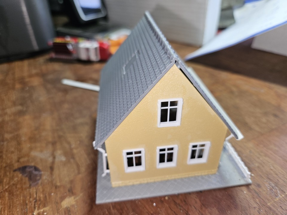 HO SCALE COUNTRY HOUSE SOLD AS PICTURED SEE PHOTOS | eBay