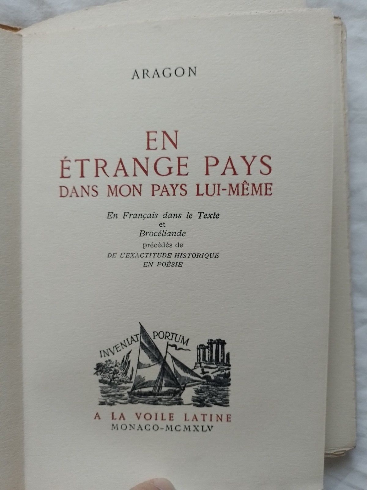 En étrange pays dans mon pays lui même par Aragon ed A la Voile Latine ...