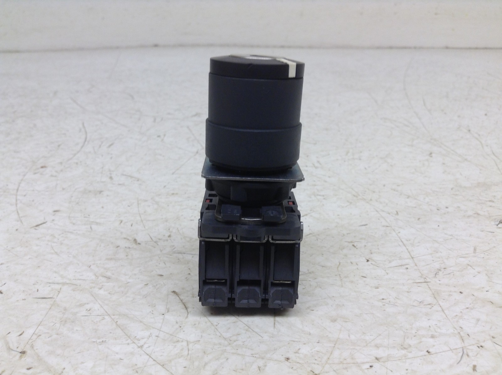 Telemecanique ZBE-102 2 Position Maintained Key Selector Switch ZBE ...