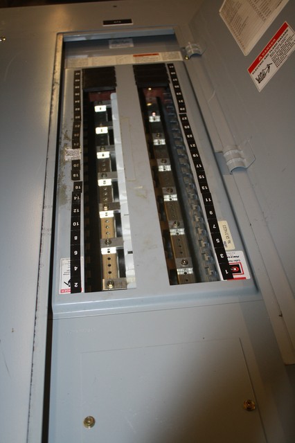 Cutler Hammer Power Line C Main Breaker Panel 100 Amp W Breakers YS2048 ...