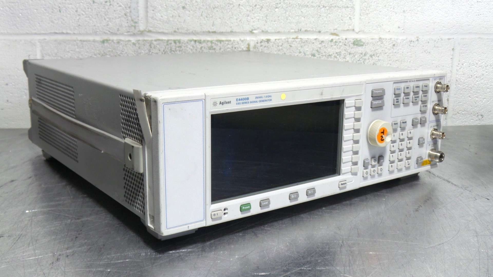 Agilent E4400B ESG Series Signal Generator 250kHz - 1.0GHz for Parts ...