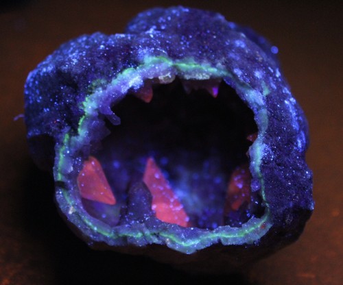 PINK AMETHYST geode with CALCITE * FLUORESCENT * Choique Mine ...