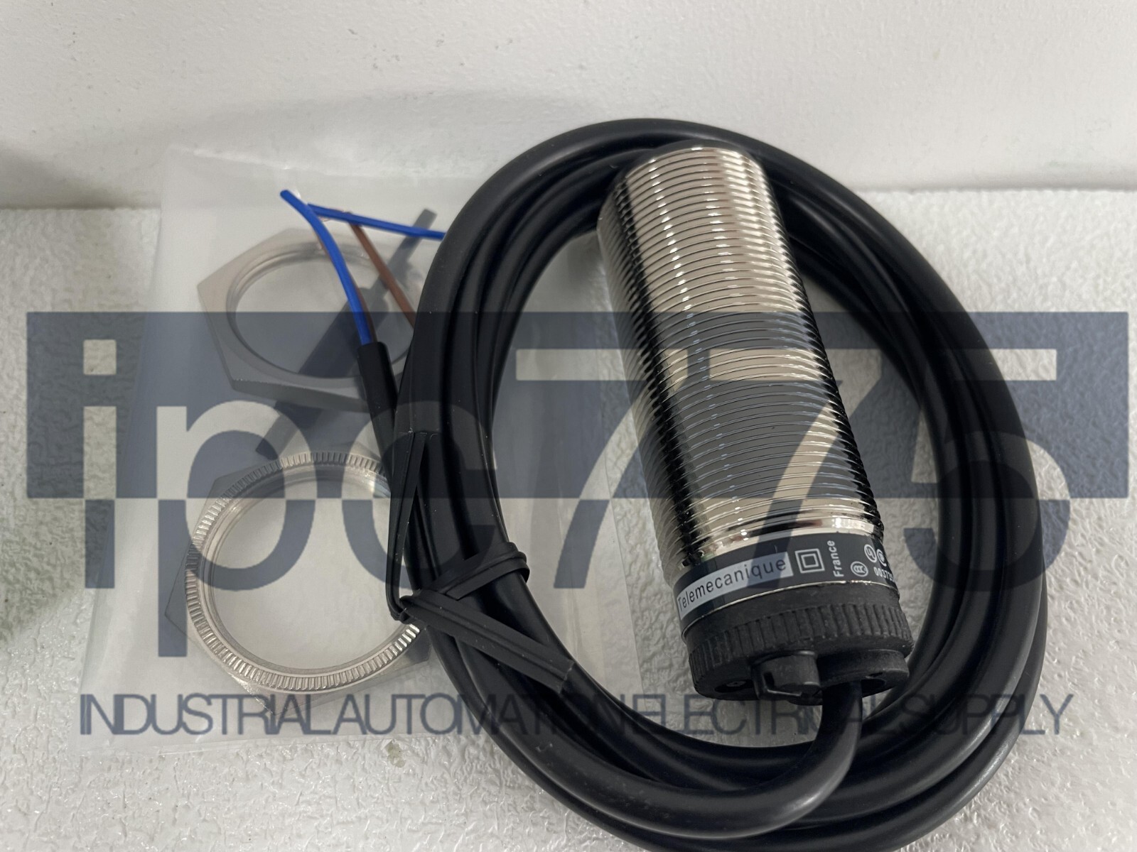 1PCS Schneider XSAV11801 Proximity Switch XSA-V11801 New in box | eBay