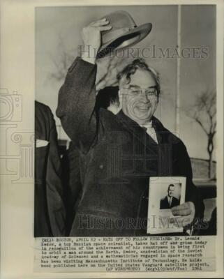 1961 Press Photo Russian Space Scientist Dr. Leonid Sedov Salutes Space ...