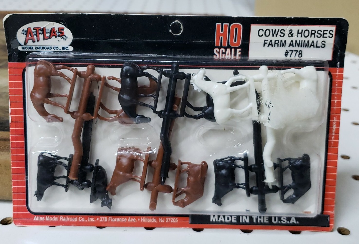 ATLAS HO Scale Farm Animals Cows/Horses #778 Package Of 12 NISP | eBay