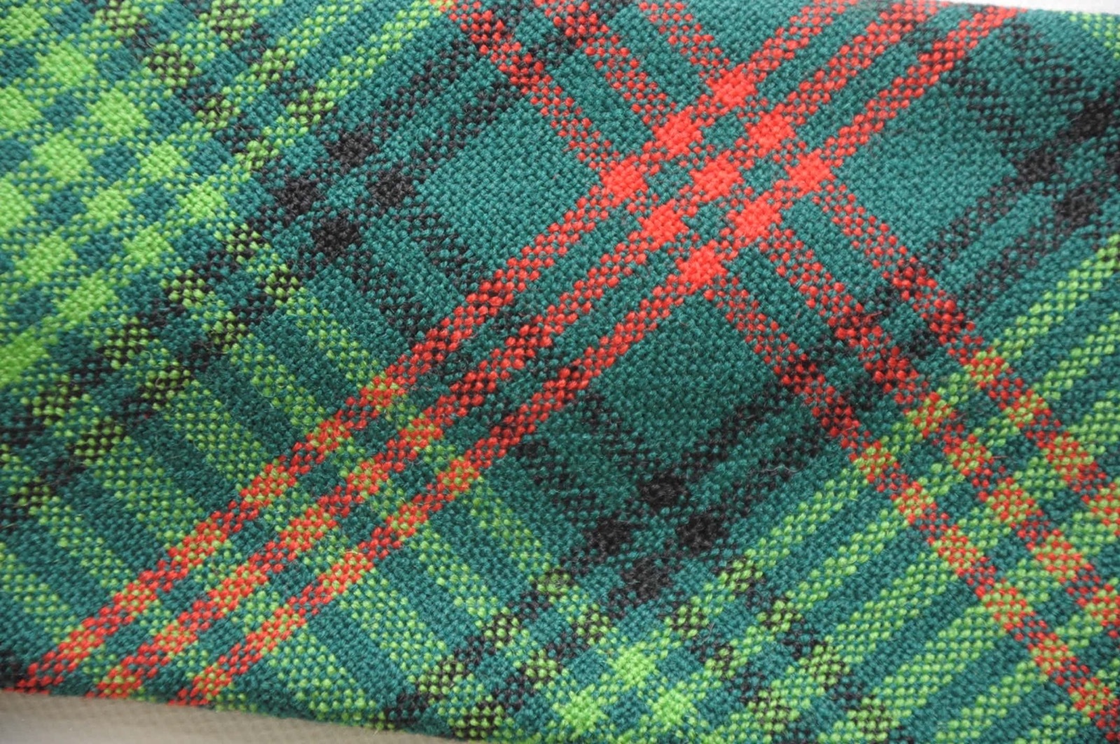 VTG Gae Laird Made in Scotland Pure New Wool Green Red Black Plaid Tie ...