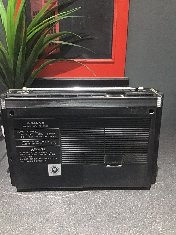 Vintage Sanyo RP-8260 Radio FM SW MW LW Portable Transistor . VGC ...