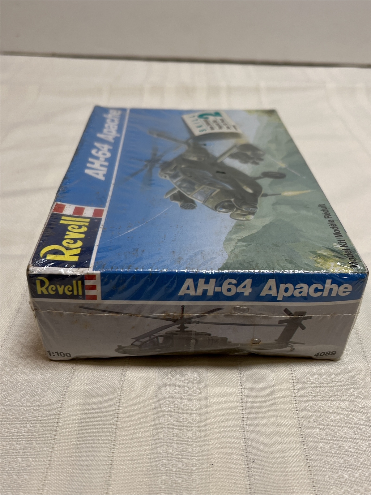 Vintage Revell AH-64 Apache Plastic Model Helicopter Kit 1/100 Scale ...