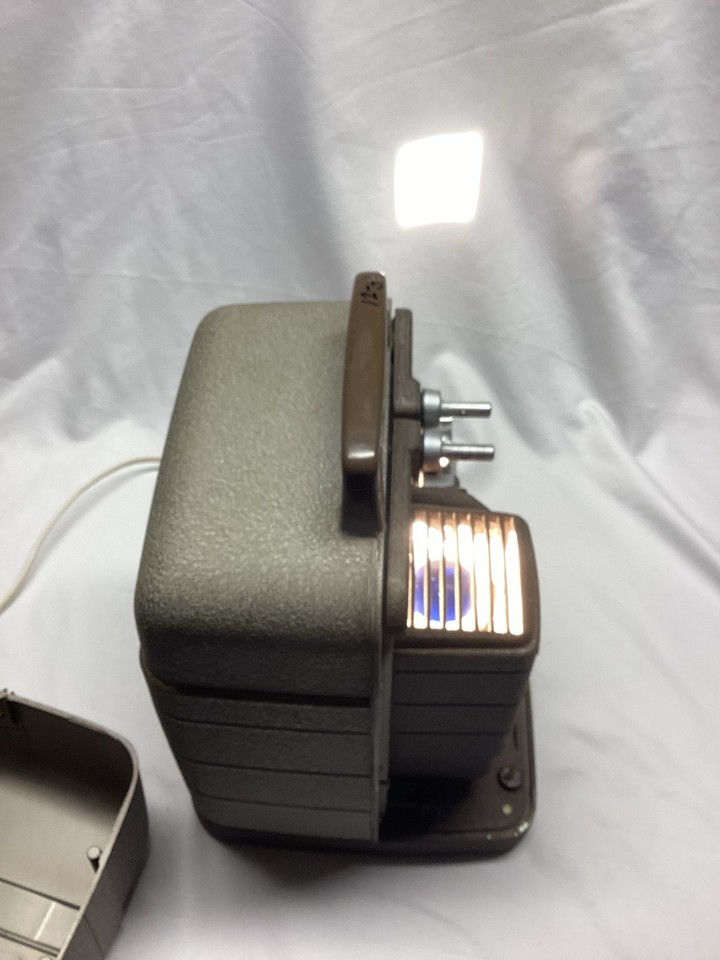 VINTAGE BELL & HOWELL 8 MM MOVIE PROJECTOR, MODEL 253-AX, Works Great ...